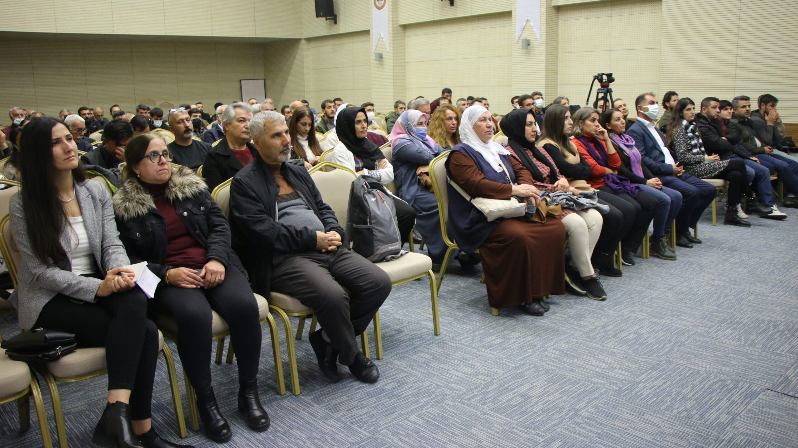 Batman'da Ari-Der'den 'dil, Kültür Ve Eğitim' Sempozyumu • Batman Burada