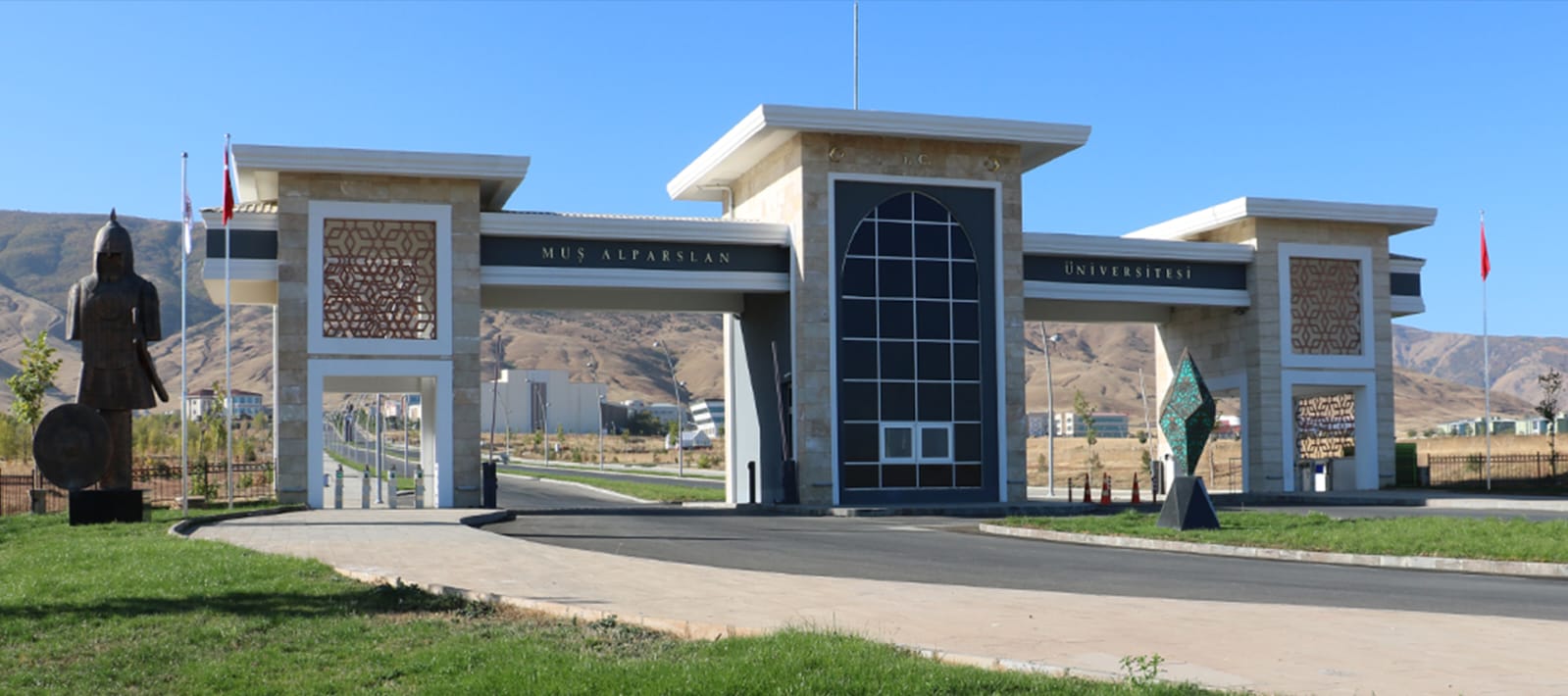 Kürt Dili Hocasına, Okul Kütüphanesindeki Kürtçe şiir Kitaplarını ...